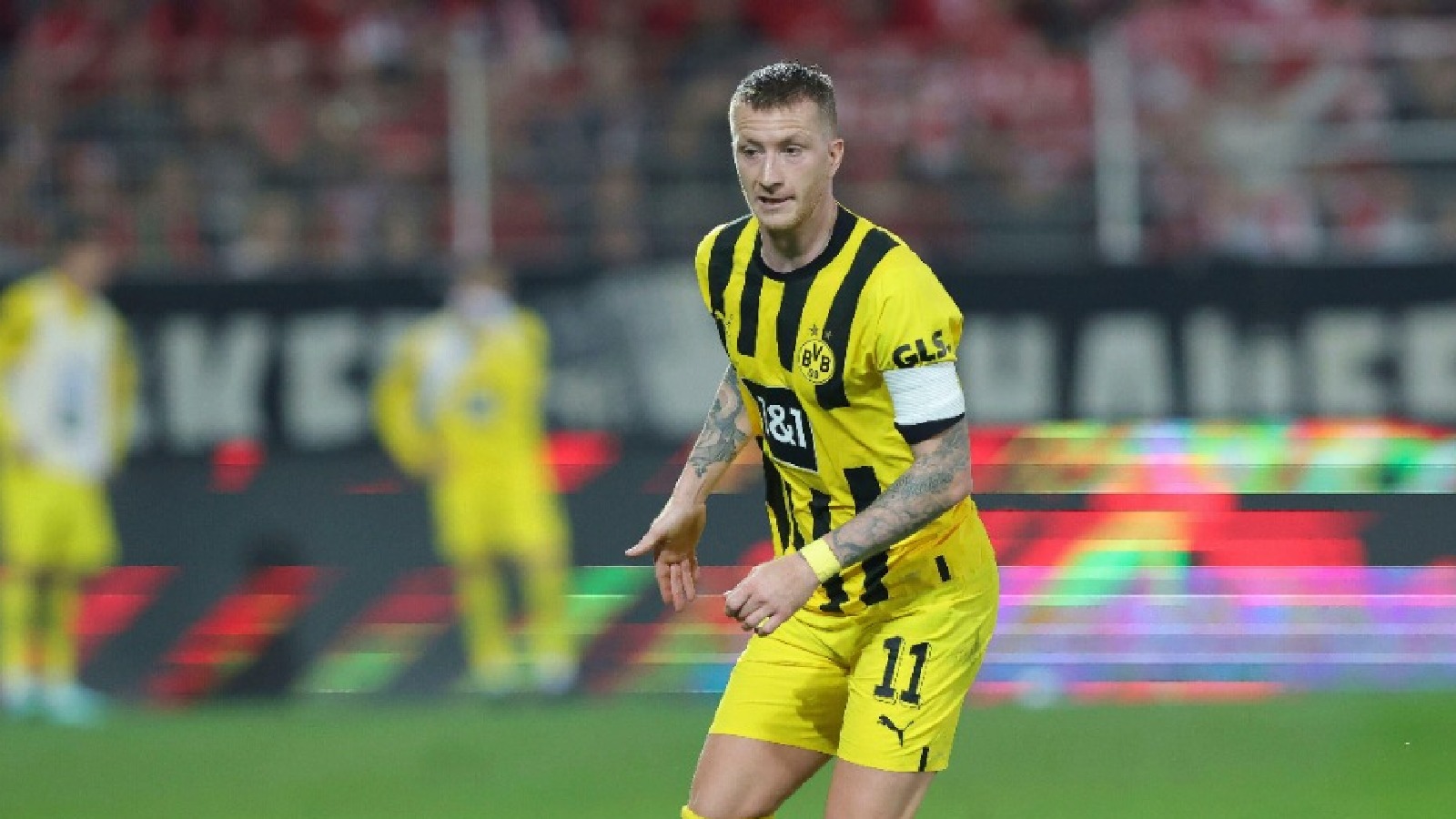Marco Reus extends his contract with Bundesliga leaders Borussia Dortmund